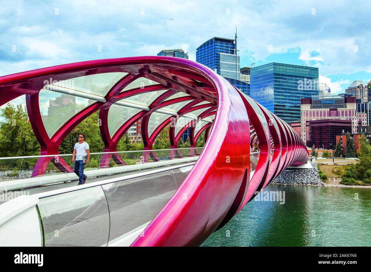 Alberta: Calgary, Peace Bridge ueber den Bow River, Kanada Westen ...