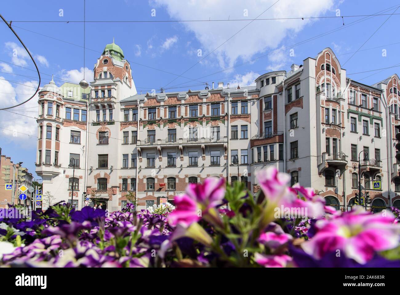 Oesterreichischer Platz an der Kreuzung des Kamennoostrovsky Prospekt ...