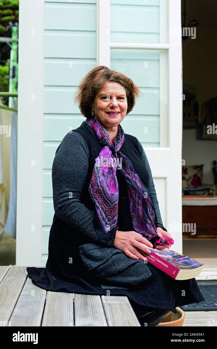 Nordinsel/Wellington: Wellington City, Schriftstellerin Jane Tolerton ...