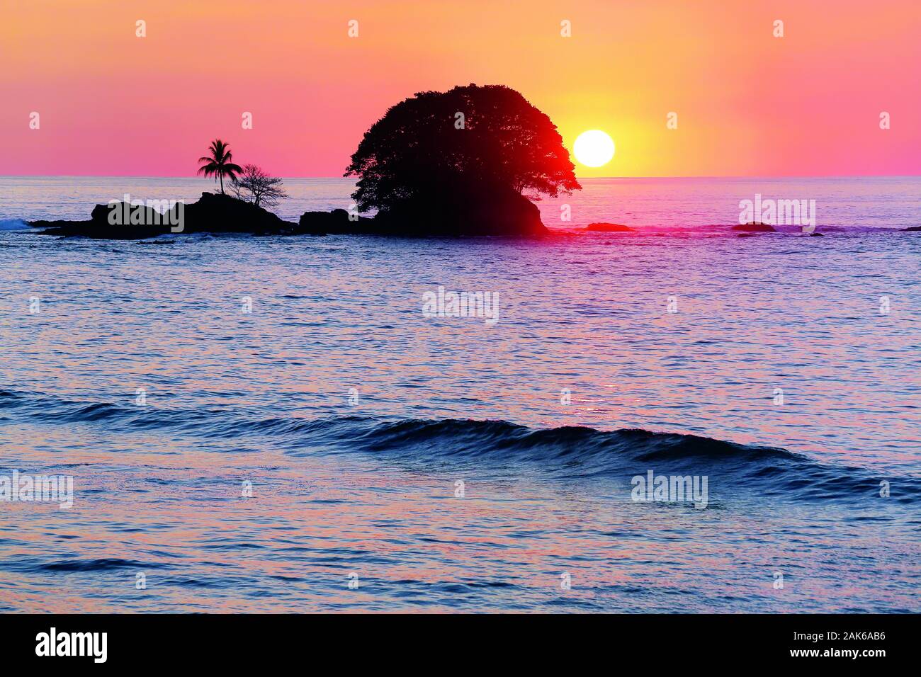 Puntarenas: Sonnenuntergang an der Playa Dominical, Costa Rica | usage ...