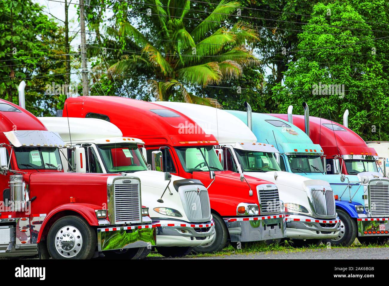 Provinz Limon: Trucks am Highway 32, wichtigste Handelsroute zwischen ...