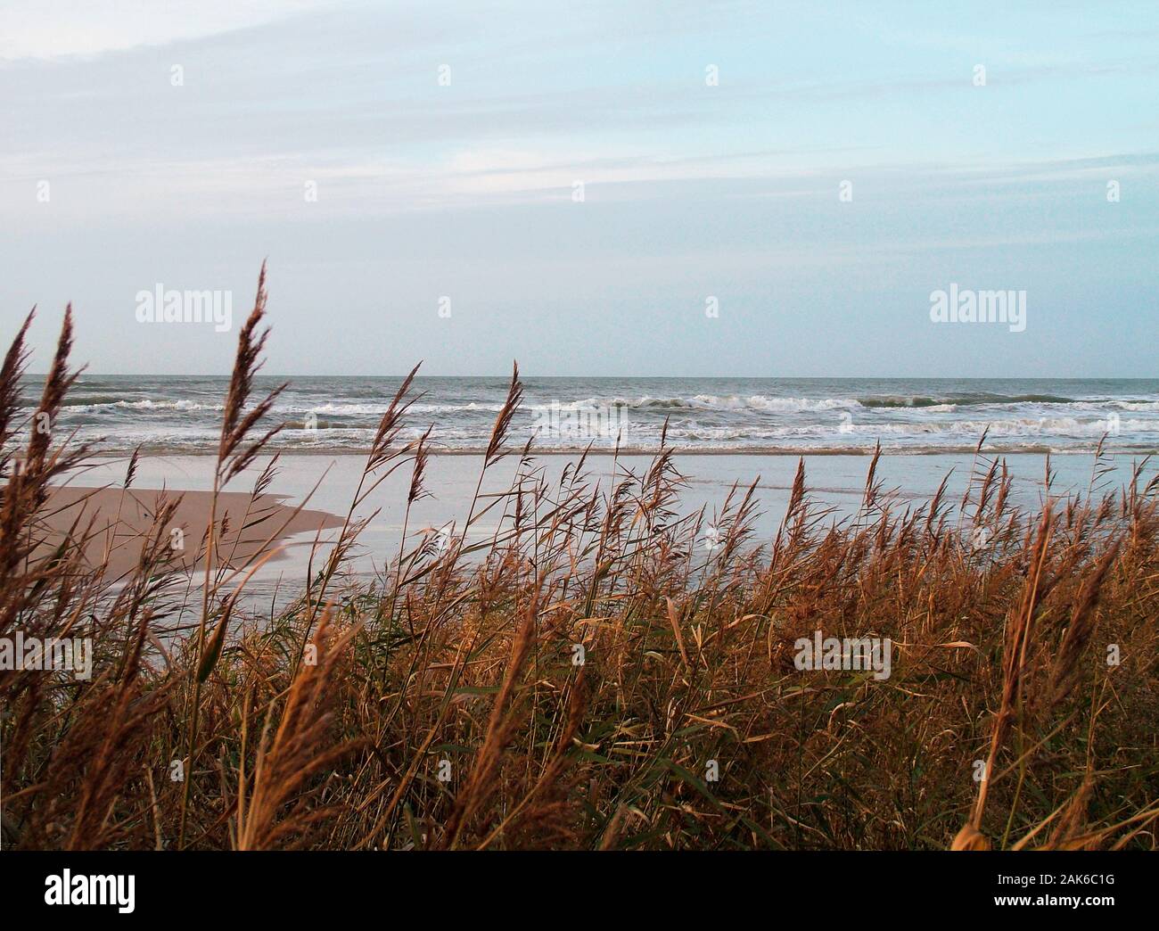 Seashore waves hi-res stock photography and images - Alamy