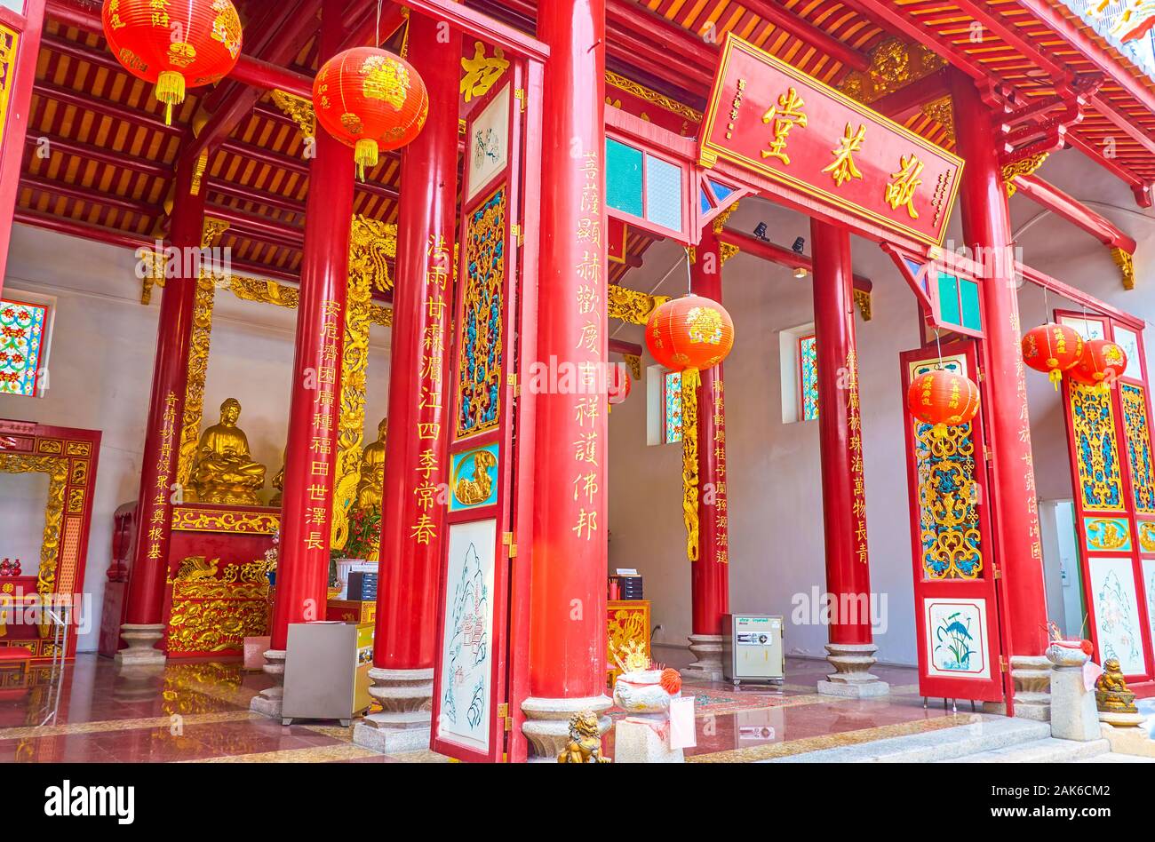 BANGKOK, THAILAND - APRIL 15, 2019: The amazing interior of Kwang Tung ...