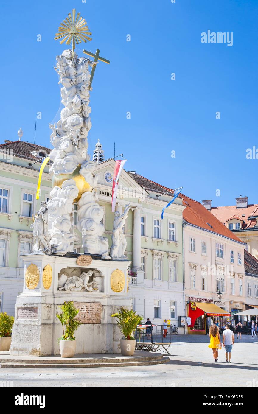 Niederoesterreich: Baden bei Wien, Dreifaltigkeitssaeule auf dem ...