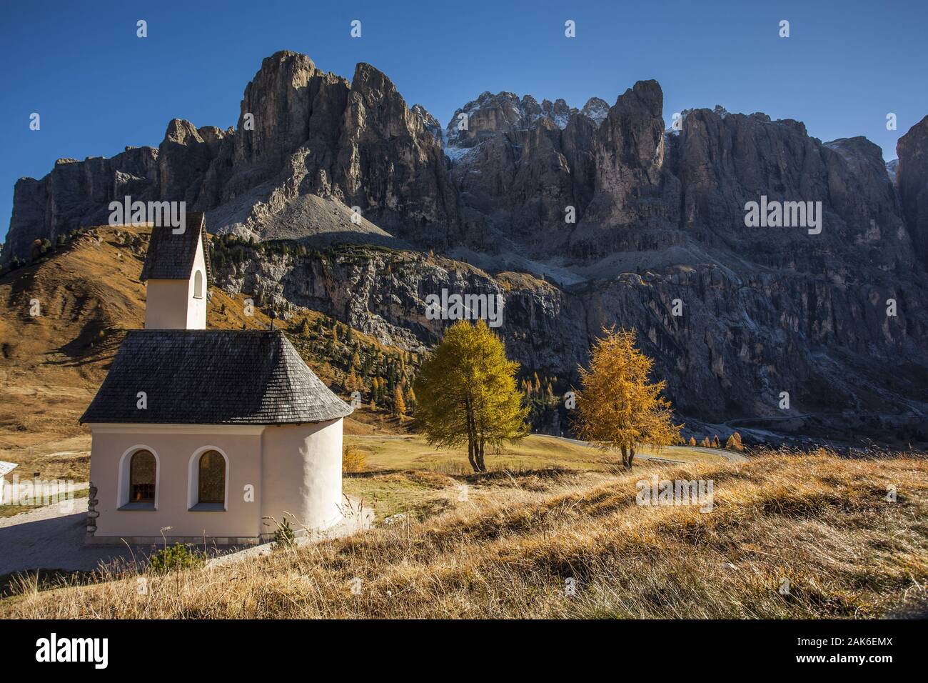 Groeden: Kapelle San Maurizio auf dem Groedner Joch mit Blick auf den ...