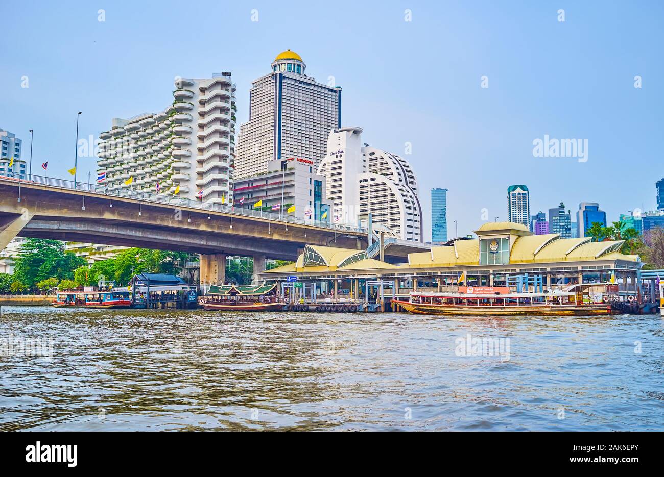 BANGKOK, THAILAND - APRIL 15, 2019: Taksin Bridge with Sathorn (Taksin ...