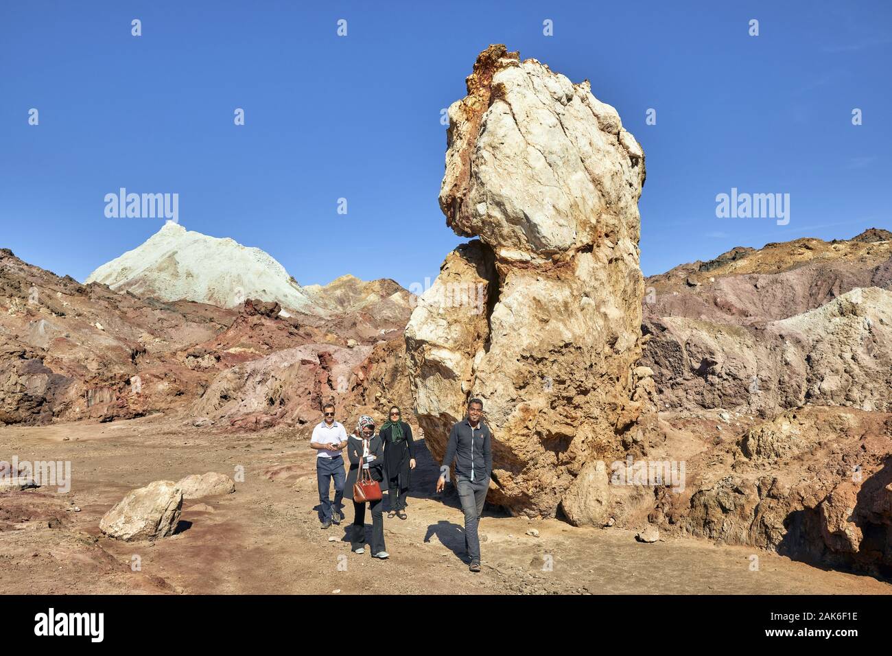 Insel Hormuz: Felseninsel im Persischen Golf mit auffallend bunten ...
