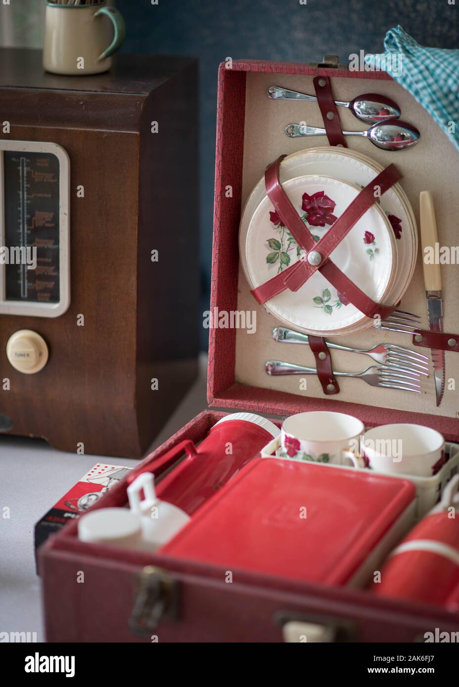 Transistor radio 1950s hi-res stock photography and images - Alamy