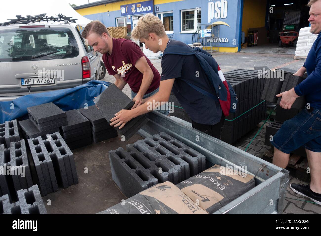 Loading bricks hi-res stock photography and images - Alamy