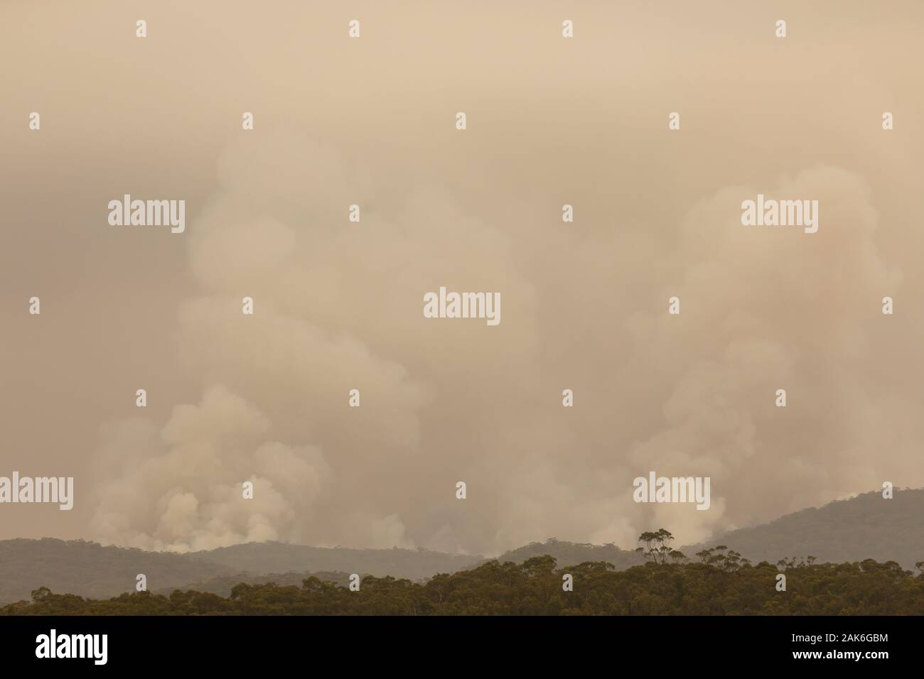 Smoke from a large bushfire in The Blue Mountains in Australia Stock ...
