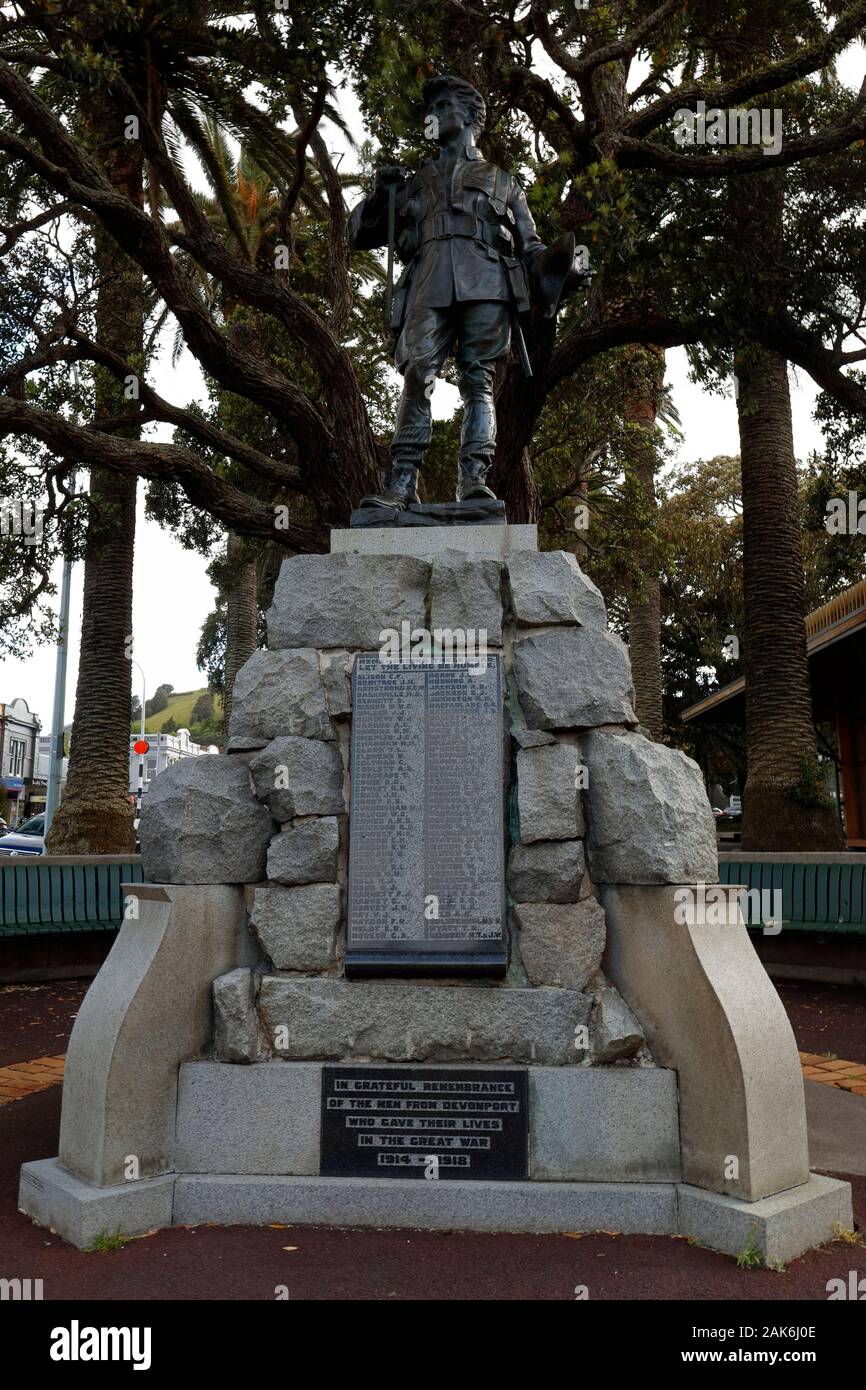 New zealand historic statue hi-res stock photography and images - Alamy