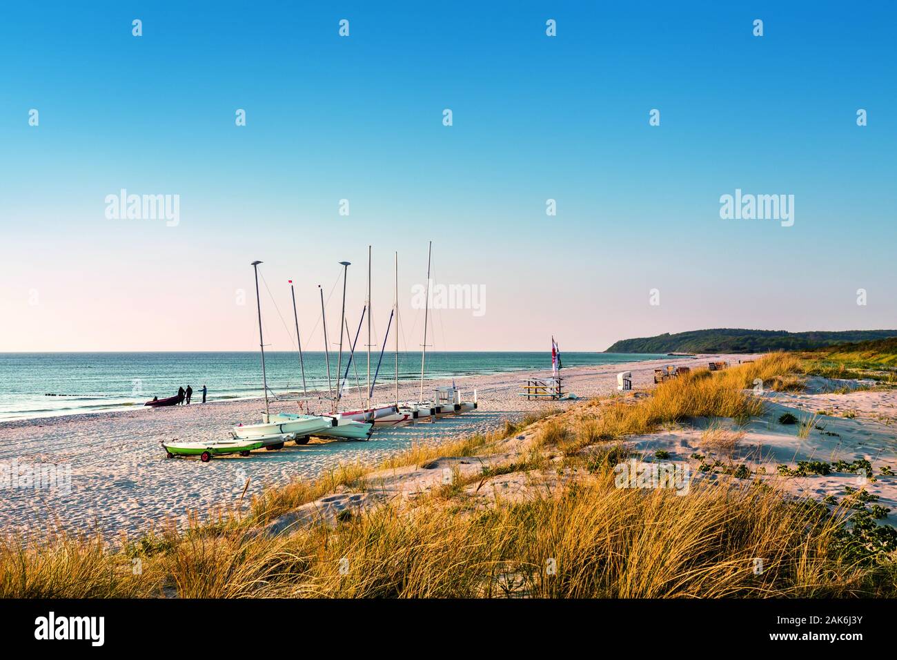 Insel Hiddensee: Boote am Strand bei Vitte, Ruegen | usage worldwide ...