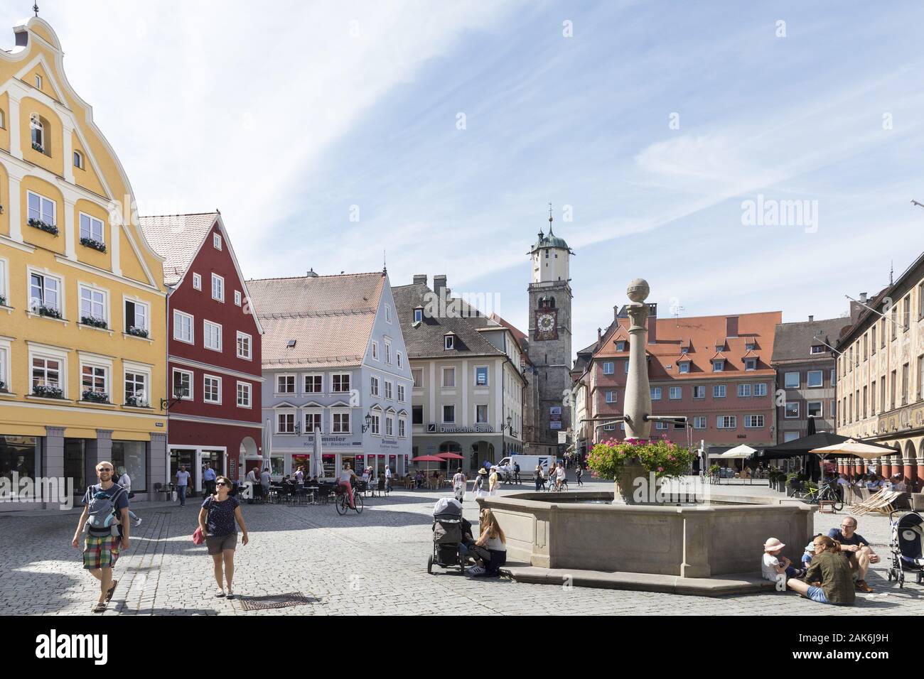 Memmingen: Altstadt mit Marktplatz Marktbrunnen, Allgaeu | usage ...