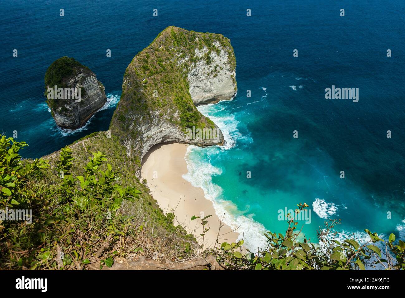 BALI, INDONESIA - MAY 12, 2018: T-rex or Kelingking beach Stock Photo ...