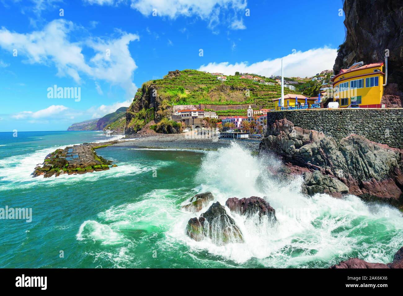 Ponta do Sol: Blick vom Aussichtspunkt "Ponta do Sol" auf den Ort ...