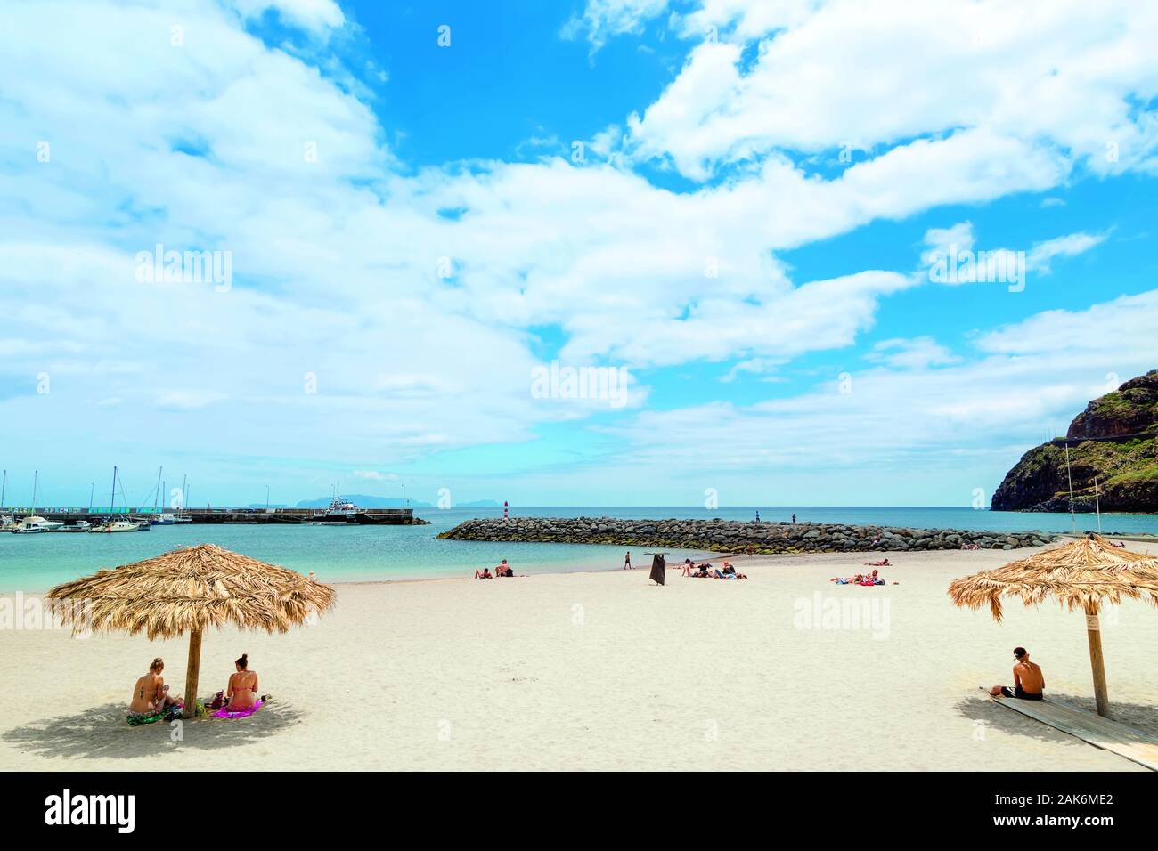 Machico: Praia Machico, Strand mit befestigter Promenade und ...