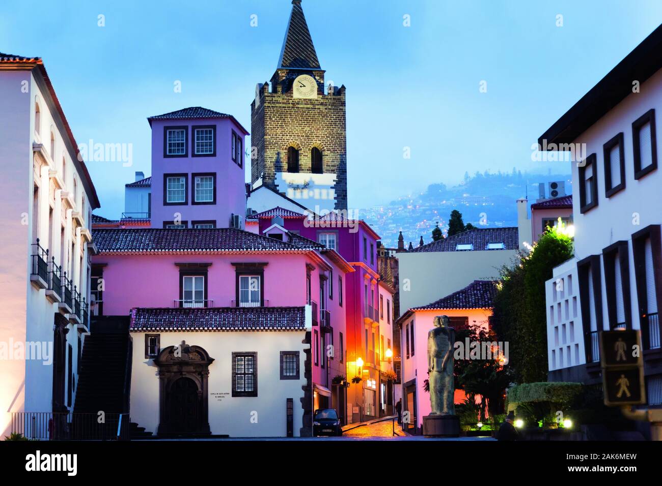 Funchal: Blick von der Avenida do Mar e das Comunidades Richtung ...