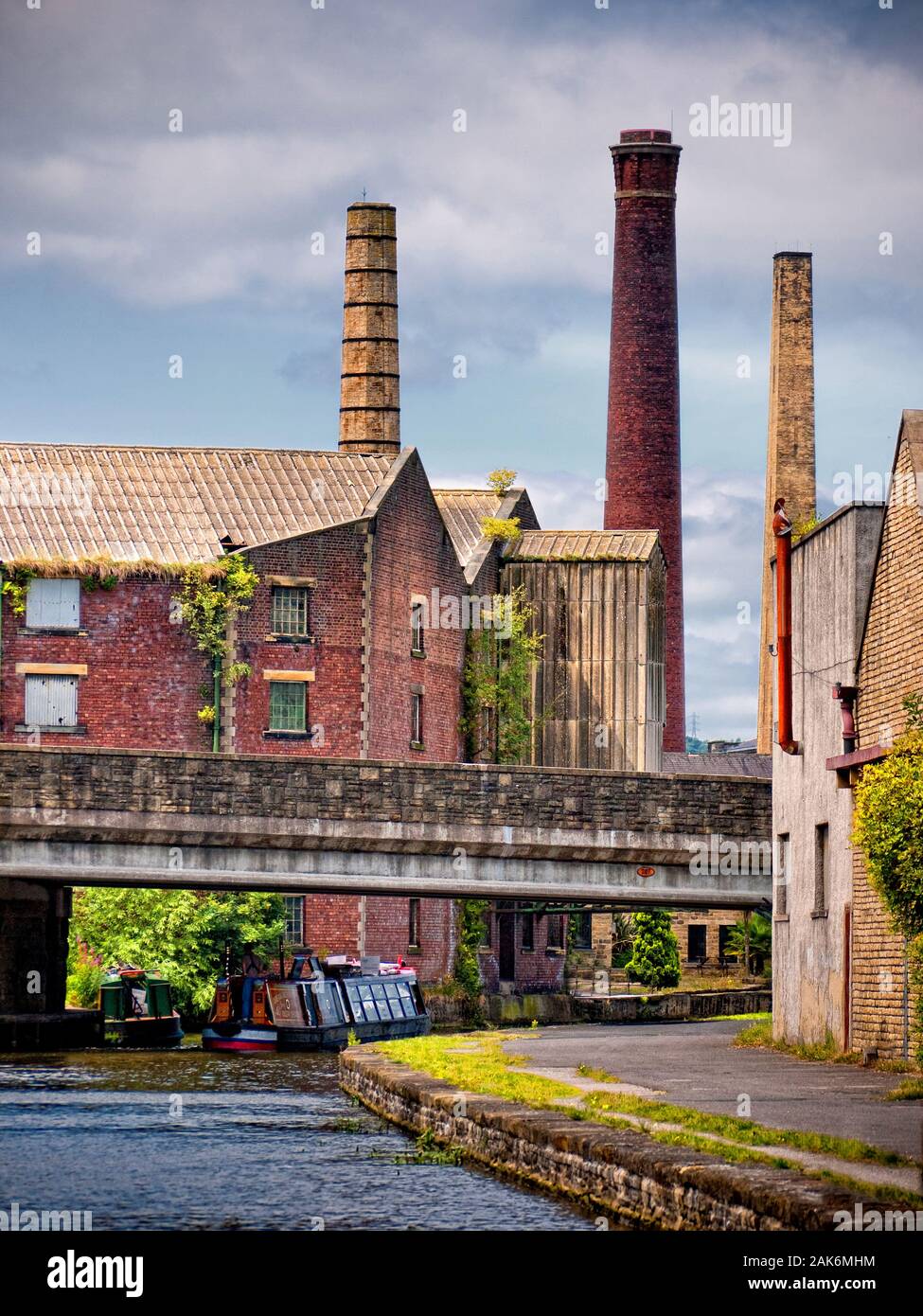 Old mill buildings hi-res stock photography and images - Alamy
