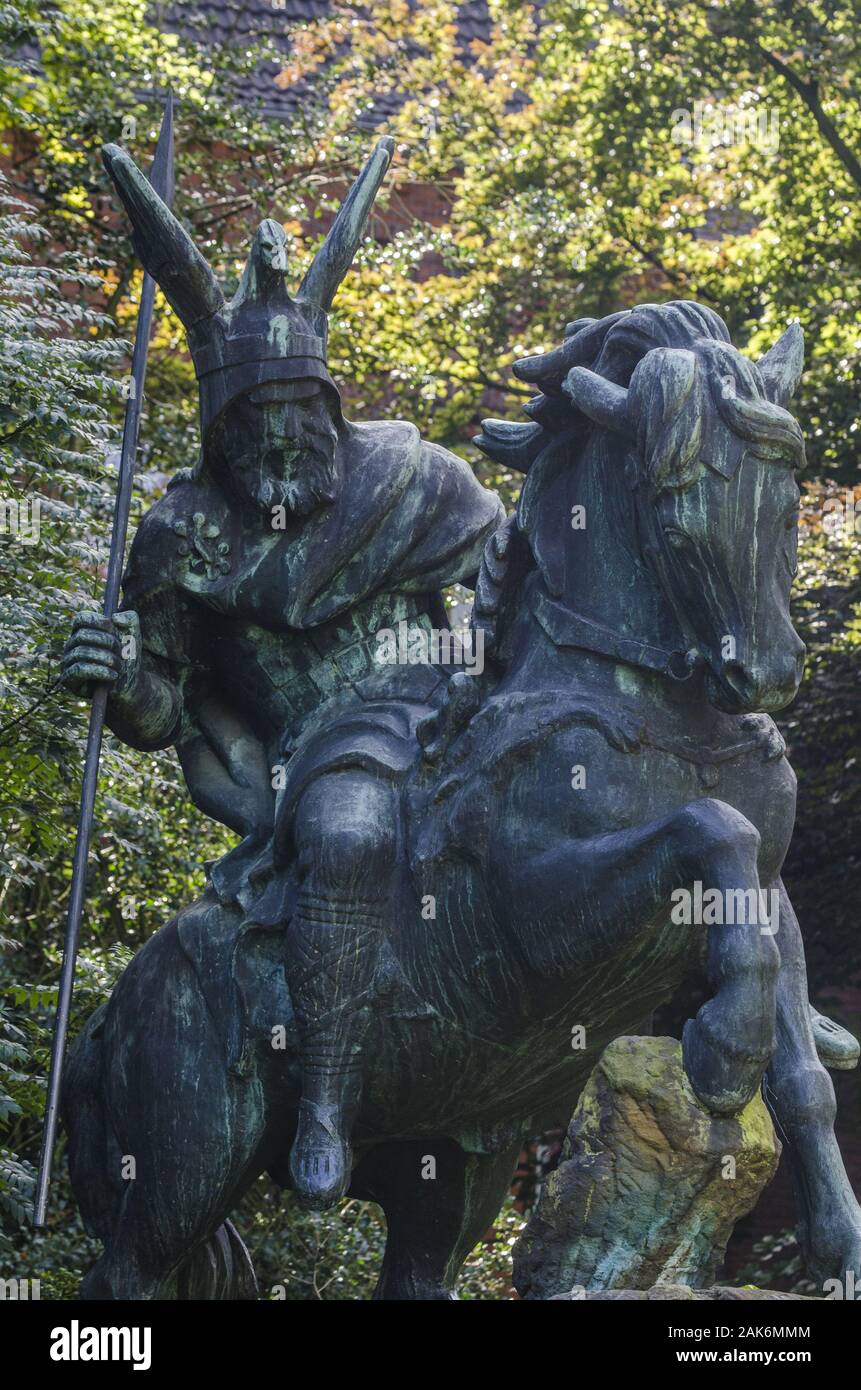 Herford: Widukind-Denkmal auf dem Wilhelmsplatz, Teutoburger Wald ...