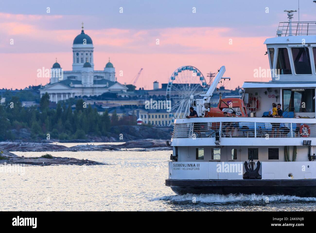 Helsinki: Boot auf dem Weg zur Festungsinsel Suomenlinna, im ...