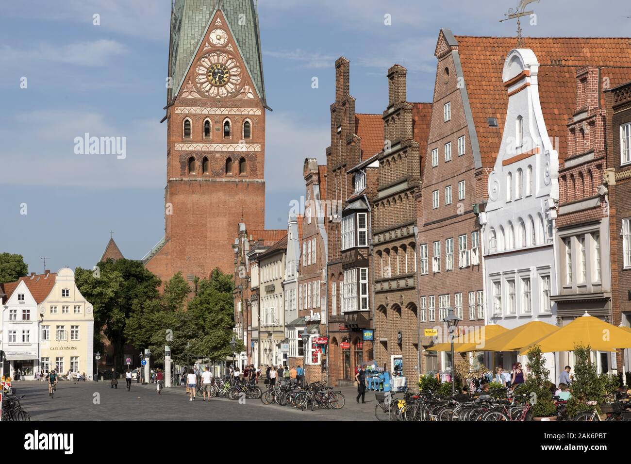 Lueneburg: Marktplatz Am Sande mit Johanniskirche, Lueneburger Heide ...