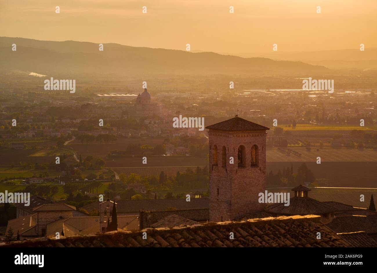 Assisi valley afternoon haze turns to gold at sunset Stock Photo - Alamy