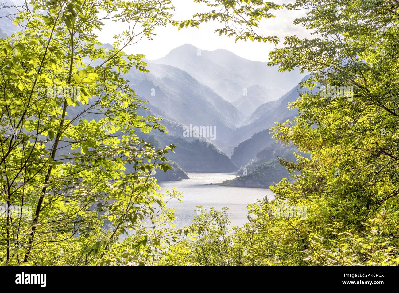 Valvestino-Tal (auch Vesta-Tal): Landschaft am Lago di Valvestino ...