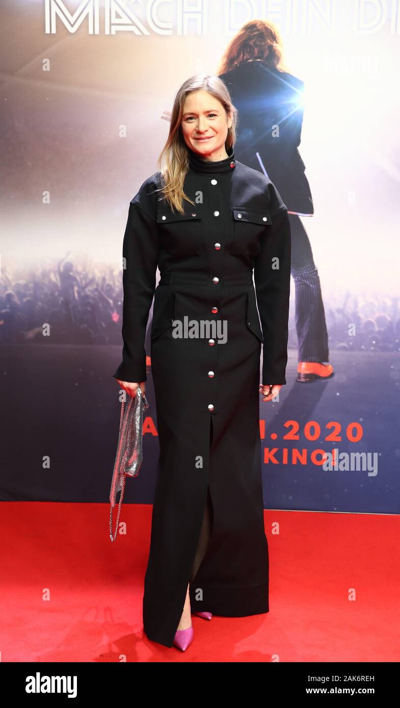 Hamburg, Germany. 07th Jan, 2020. Julia Jentsch, actress, comes to the ...