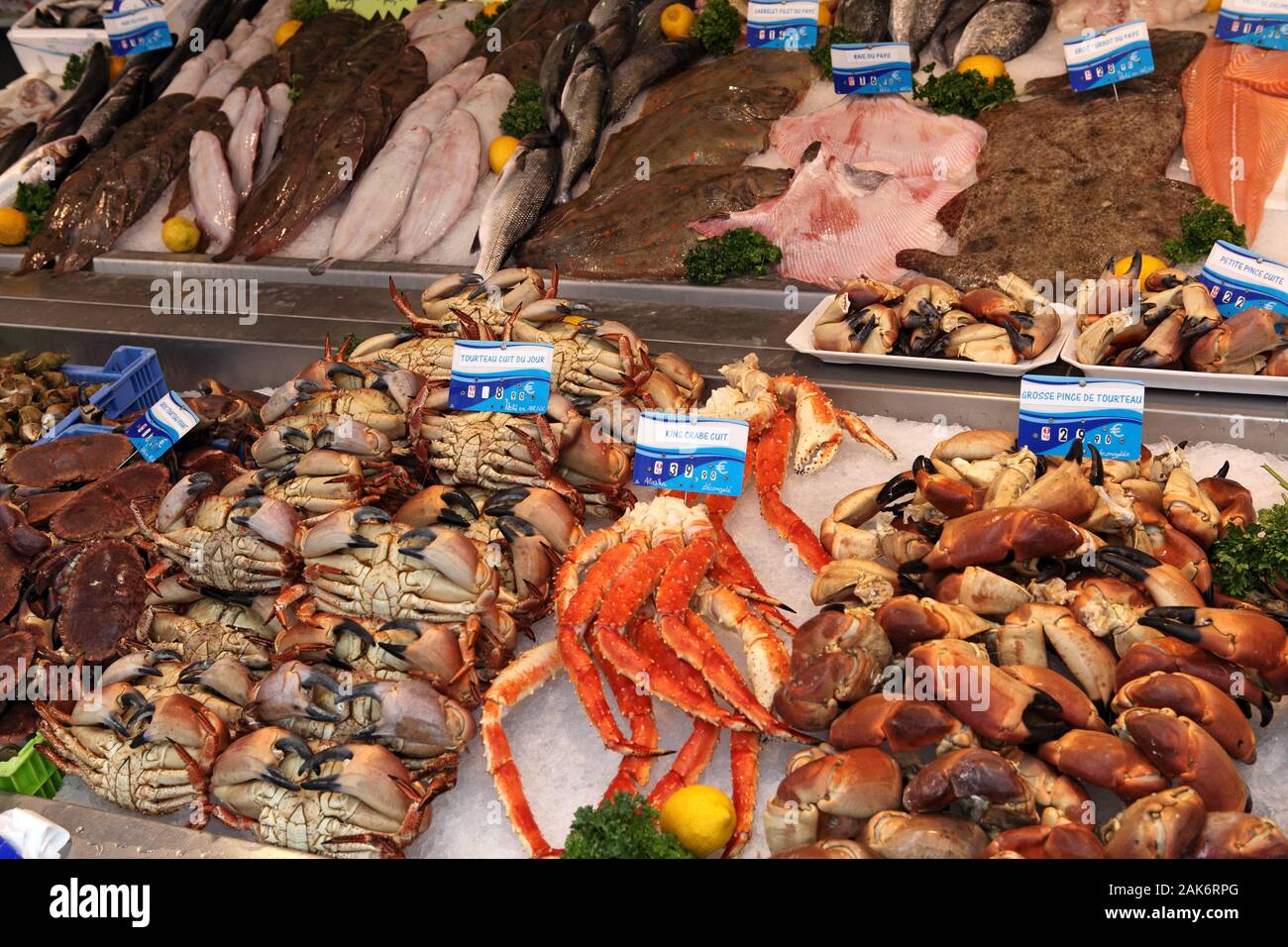 Troville: frischer Fisch auf dem Fischmarkt, Normandie | usage ...