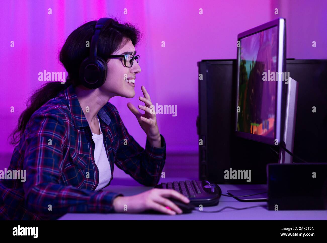 Girl gamer esport hi-res stock photography and images - Alamy