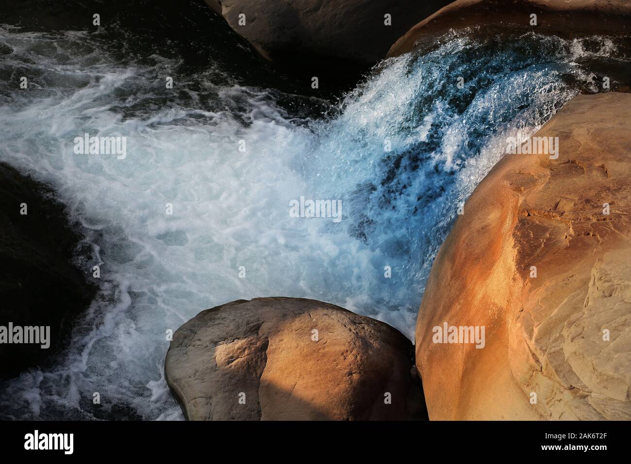 Running water through stones hi-res stock photography and images - Alamy