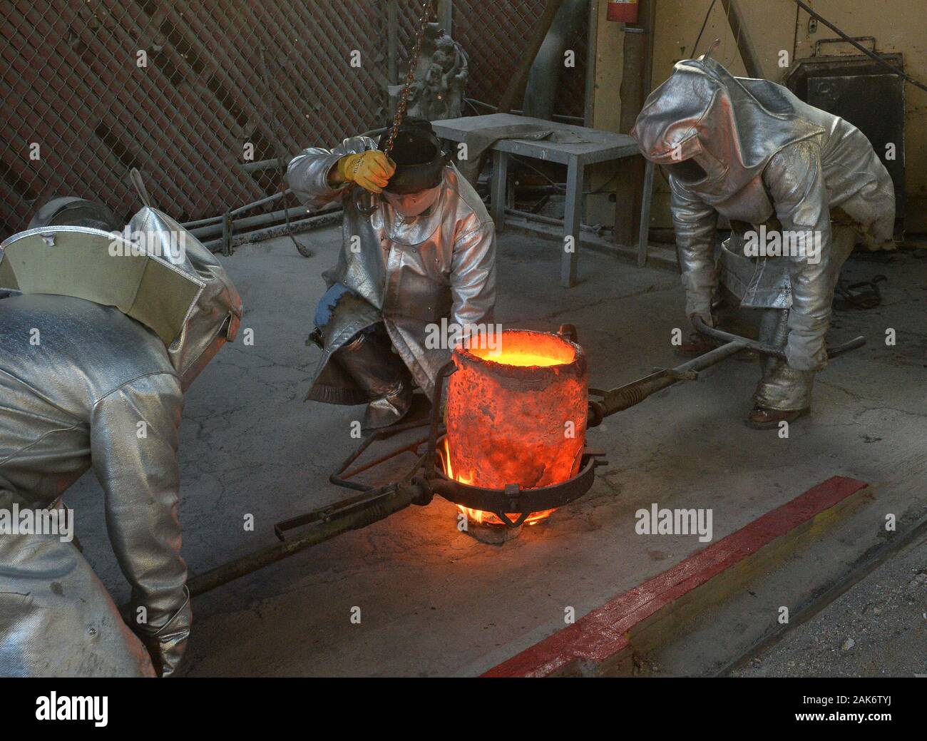 Pouring molds hi-res stock photography and images - Alamy