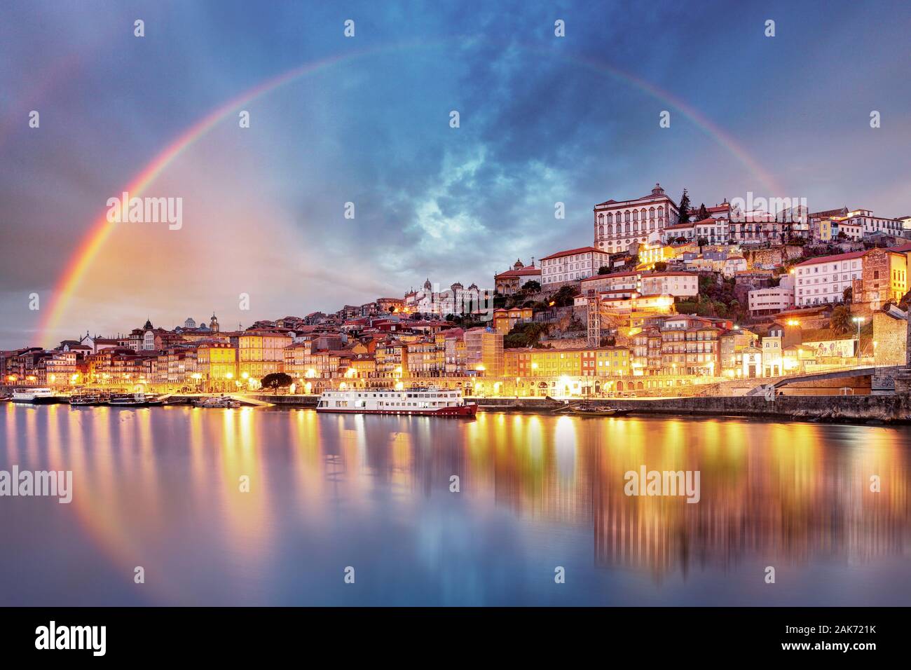 Porto sunset cathedral hi-res stock photography and images - Alamy