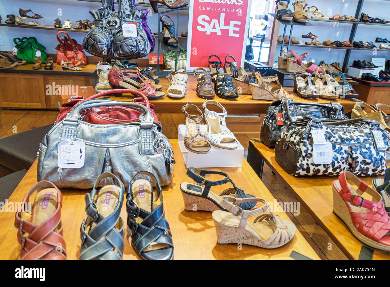 Bay waterside marketplace hi-res stock photography and images - Alamy