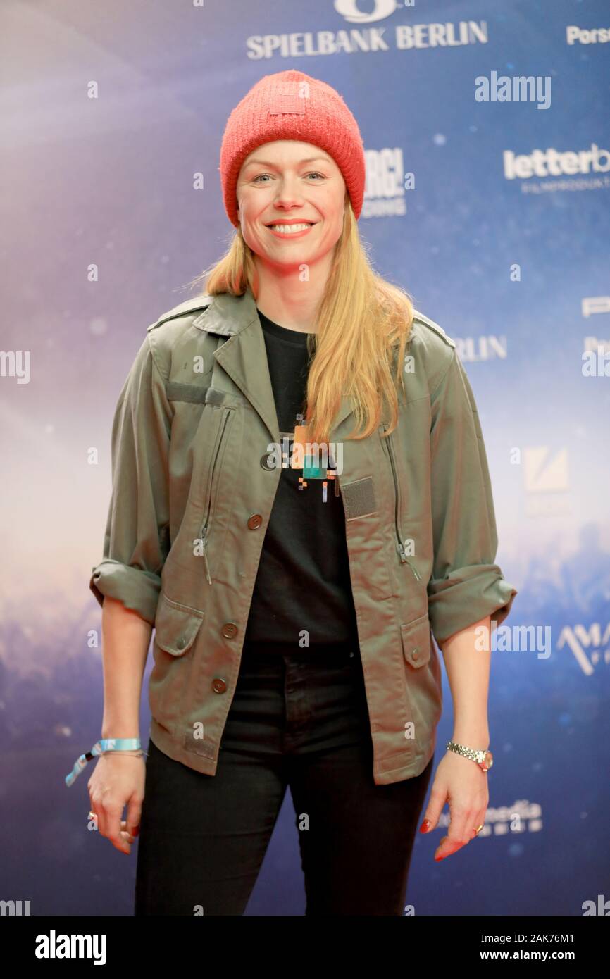 Hamburg, Germany. 07th Jan, 2020. Esther Roling, actress, comes to the ...