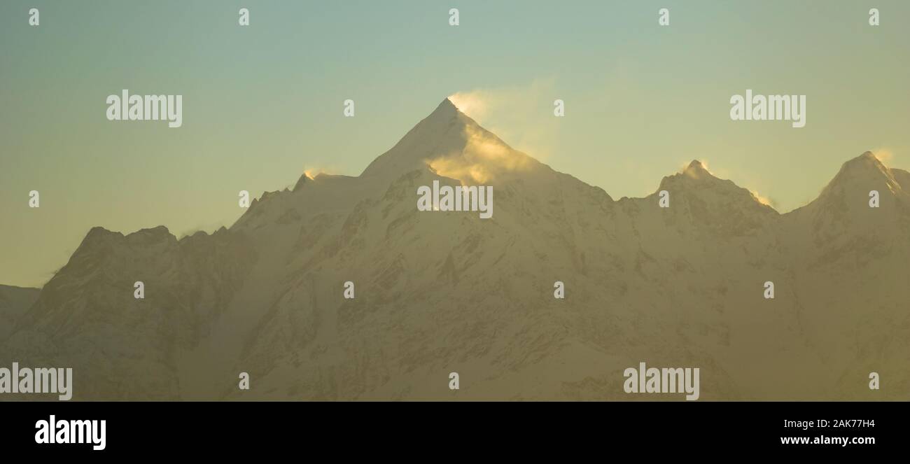 Himalayan range hi-res stock photography and images - Alamy