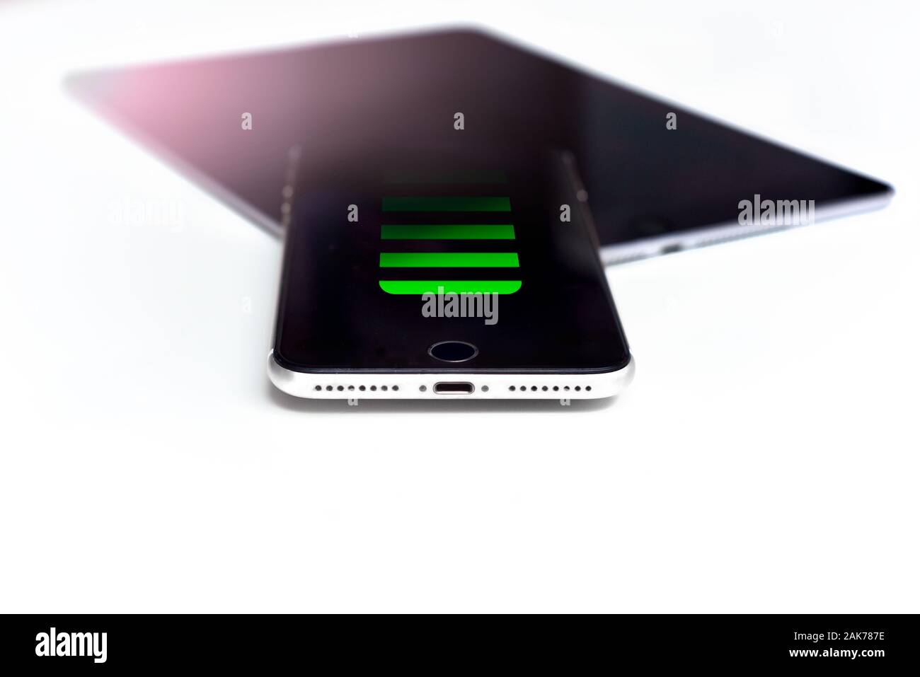 Mobile phone charging wirelessly by sharing battery via device to ...