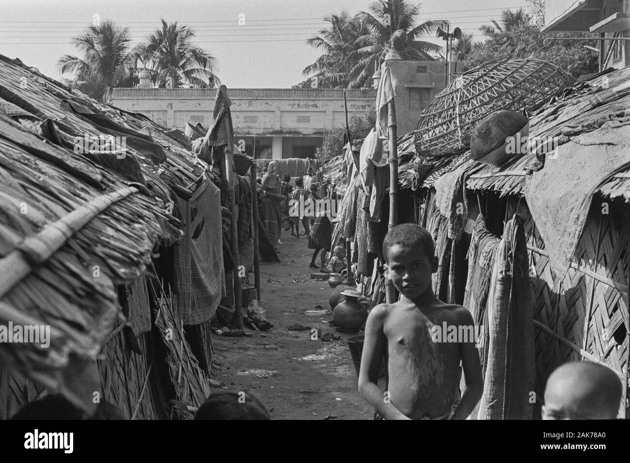 Chittagong slum hi-res stock photography and images - Alamy