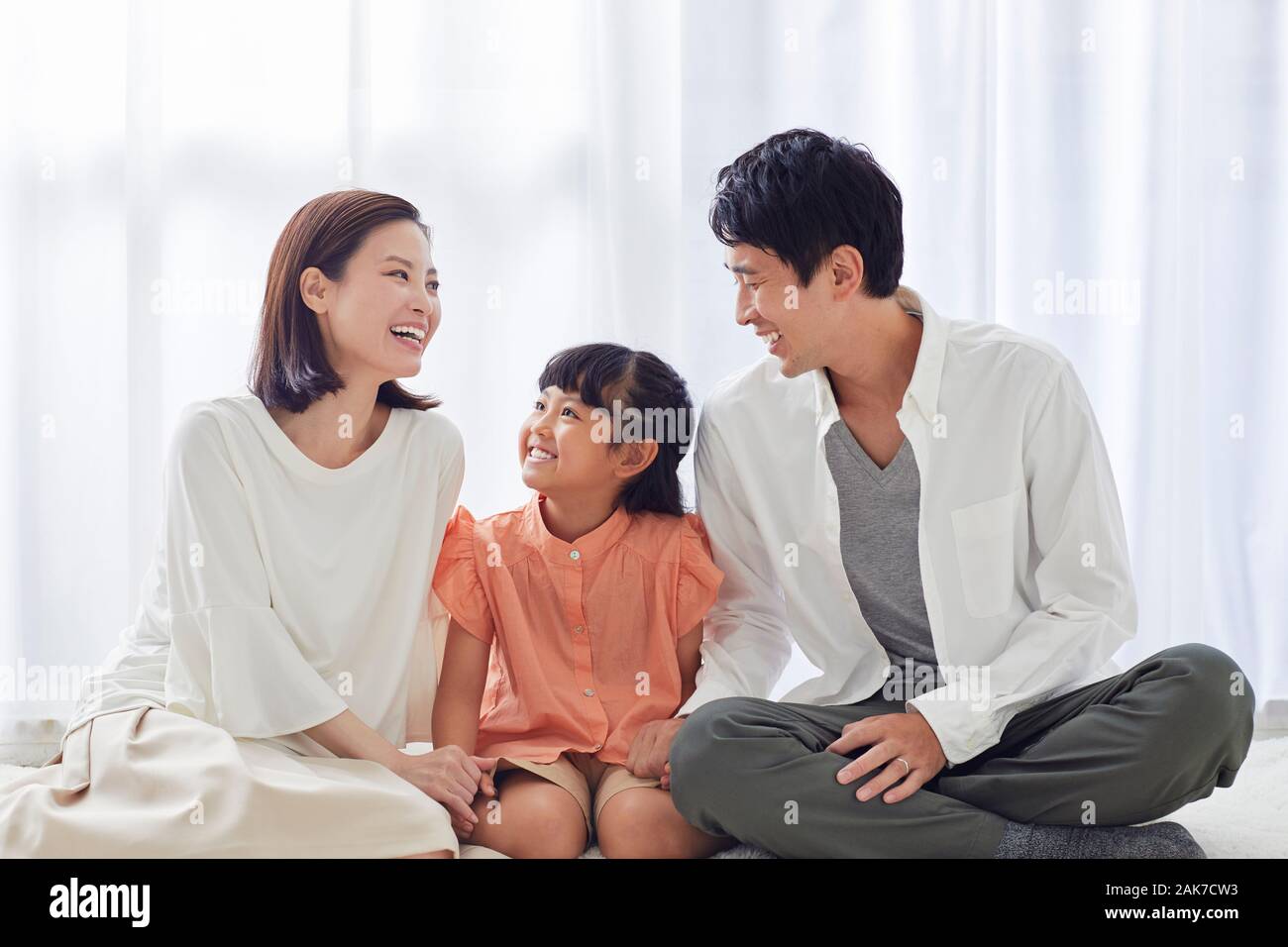 Happy Japanese family Stock Photo - Alamy