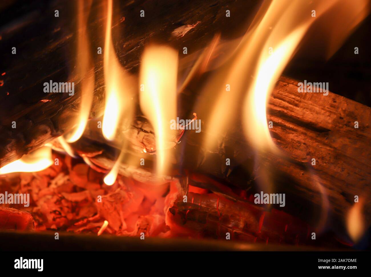 Soft and warm burning flames in a fireplace Stock Photo - Alamy