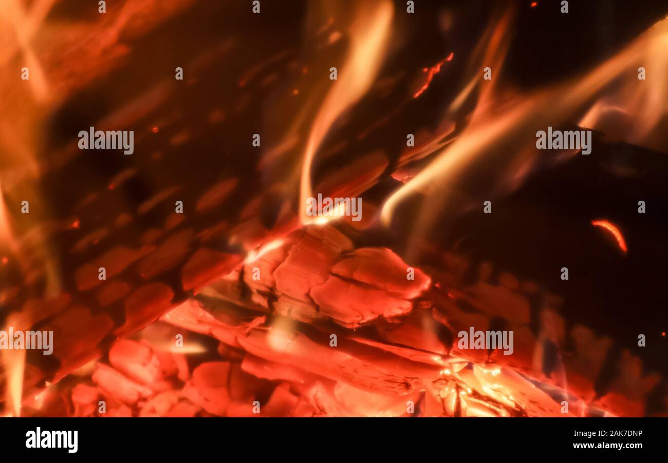 Soft and warm burning flames in a fireplace Stock Photo - Alamy