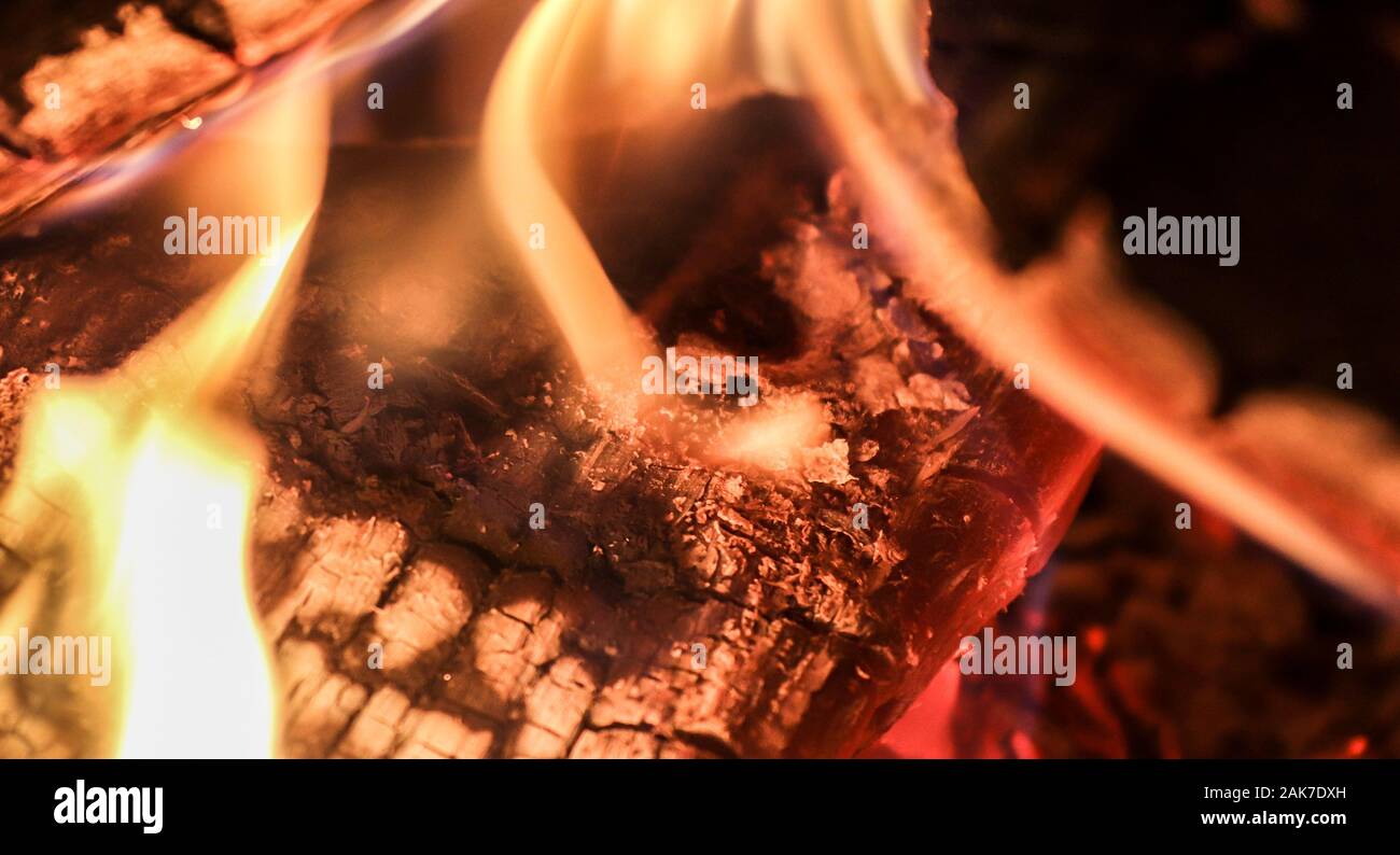Soft and warm burning flames in a fireplace Stock Photo - Alamy