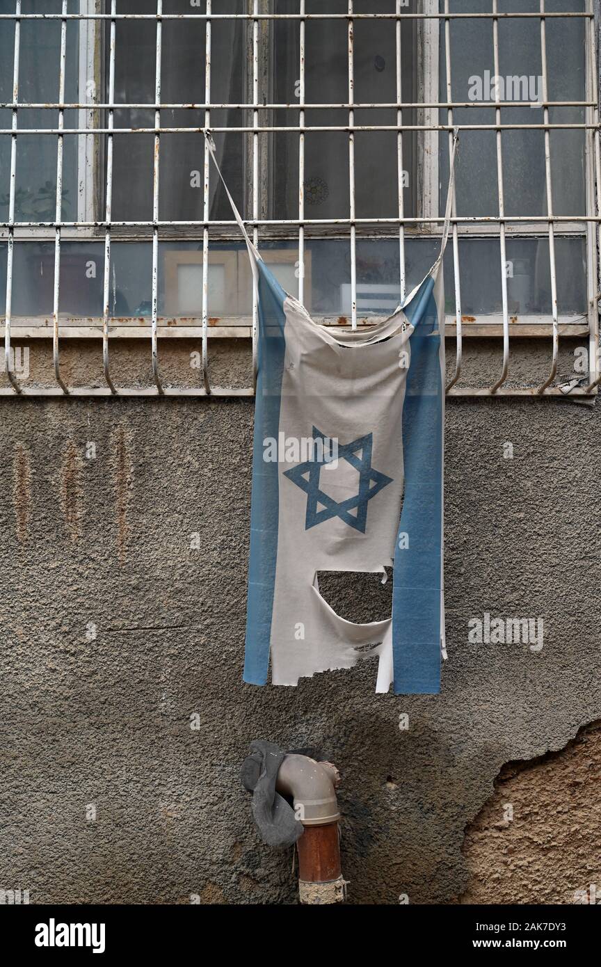 Torn israel flag hi-res stock photography and images - Alamy