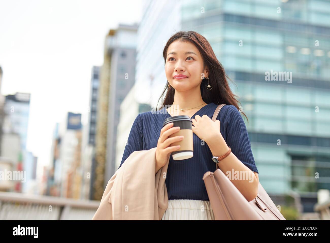 Japanese woman downtown Tokyo Stock Photo - Alamy