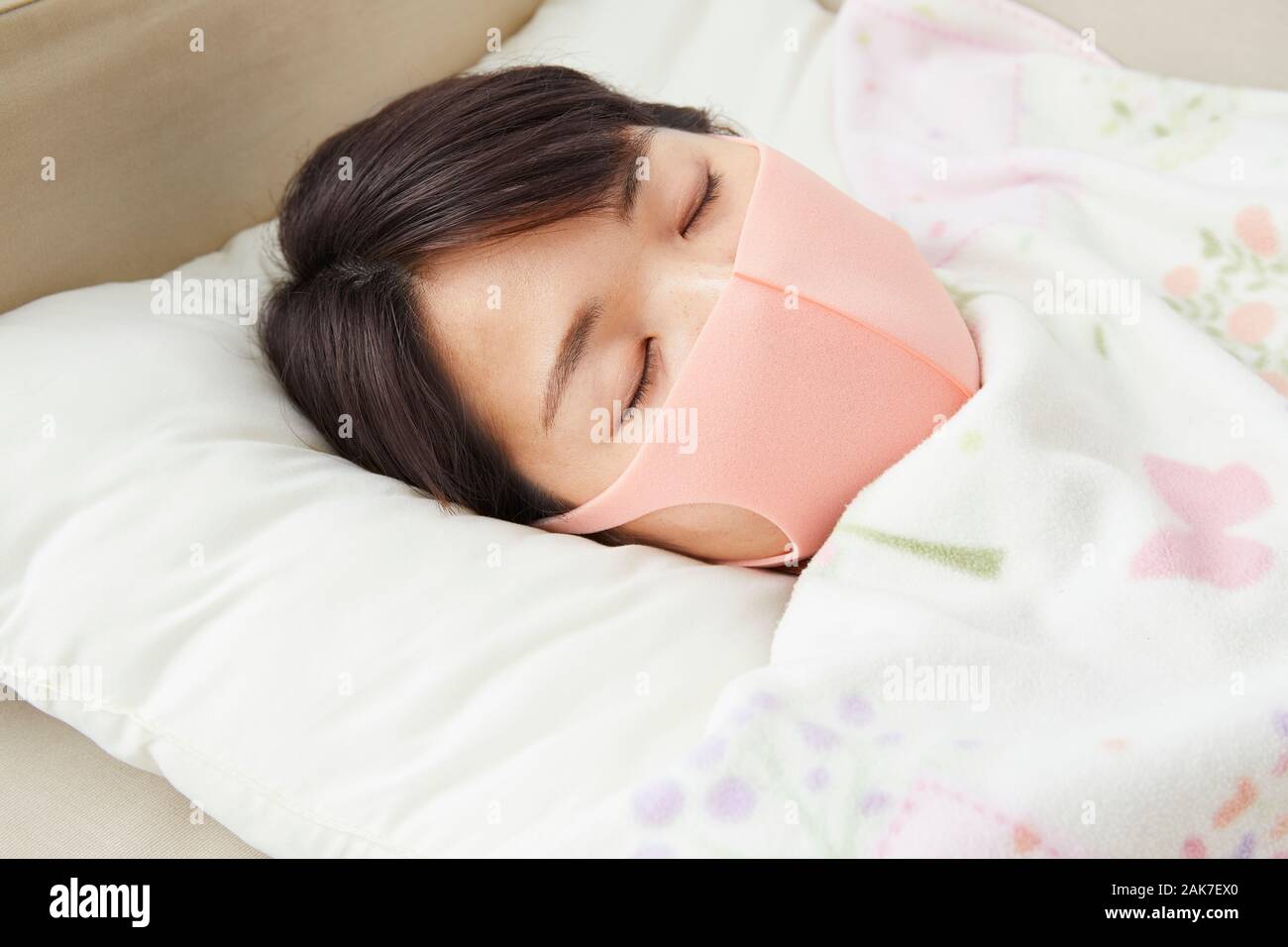 Sick Japanese woman wearing mask Stock Photo - Alamy