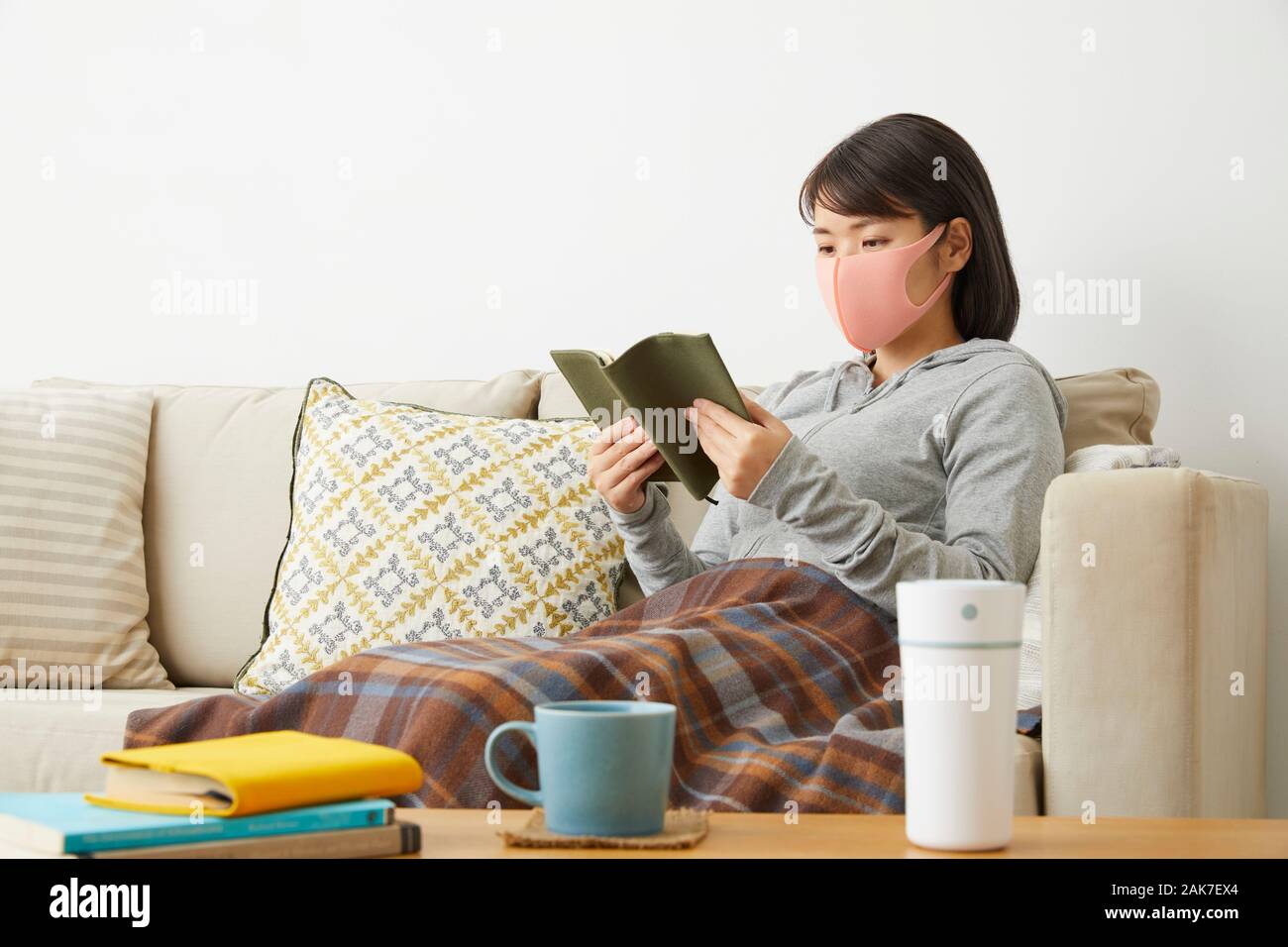 Sick Japanese woman wearing mask Stock Photo - Alamy