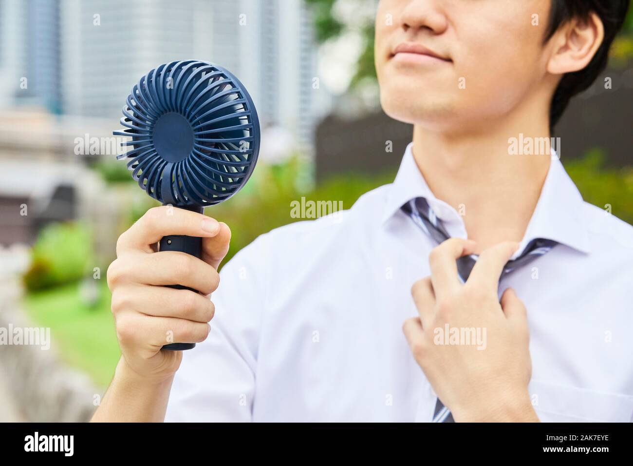 Man portable fan and hi-res stock photography and images - Alamy