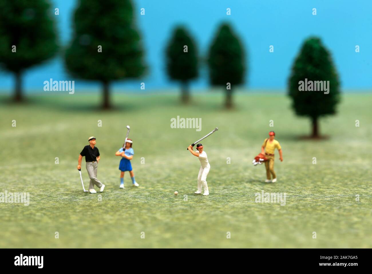 Miniature figure people golf hi-res stock photography and images - Alamy