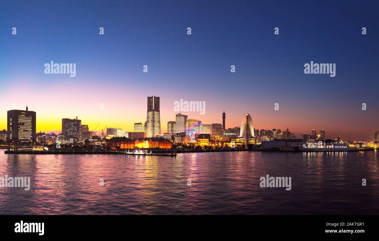 Queens square yokohama hi-res stock photography and images - Alamy