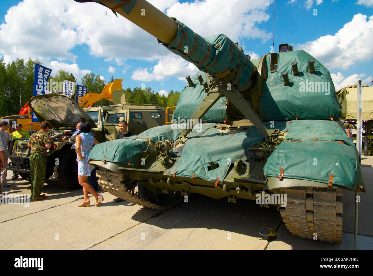 152 Mm Self Propelled Howitzer High Resolution Stock Photography and ...